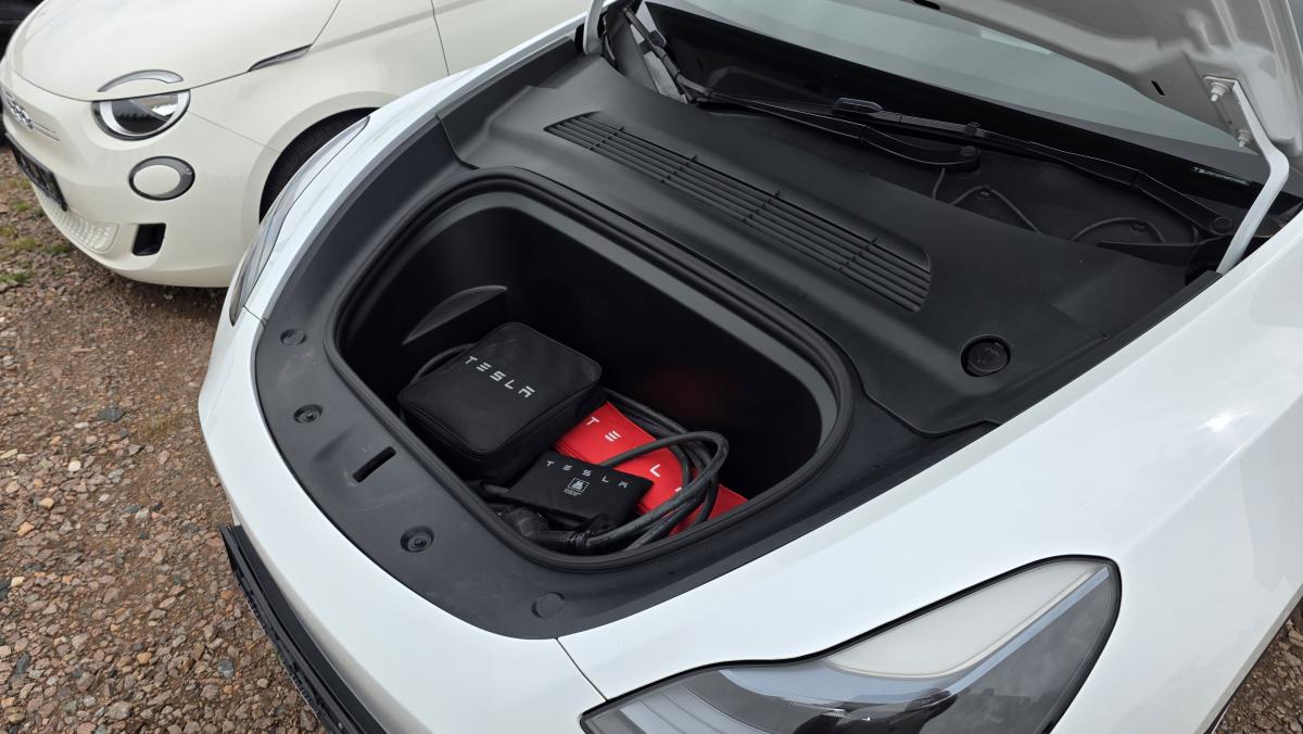 Ihned: Tesla Y LFP 2023 AMD Ryzen - Radek Landa
