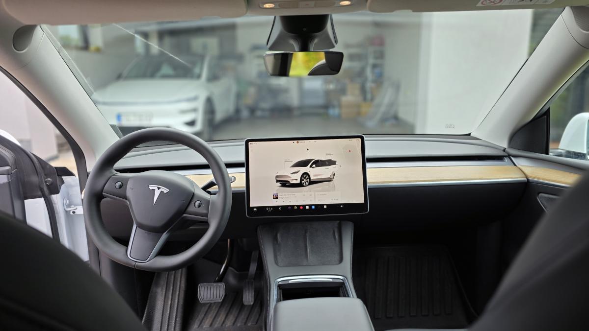 Ihned:Tesla Y Long Range AMD Ryzen 4x4 - Radek Landa