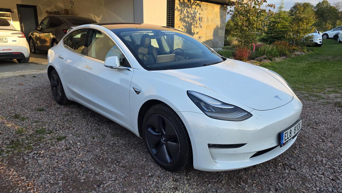 Ihned: Tesla 3 LongRange 4x4 - Radek Landa