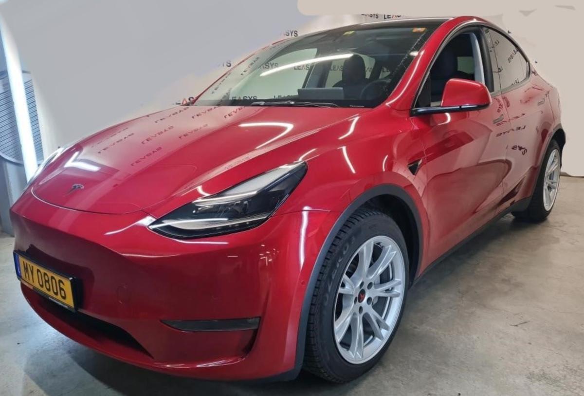 Ihned: Tesla Y Long Range AMD Ryzen červená - Radek Landa